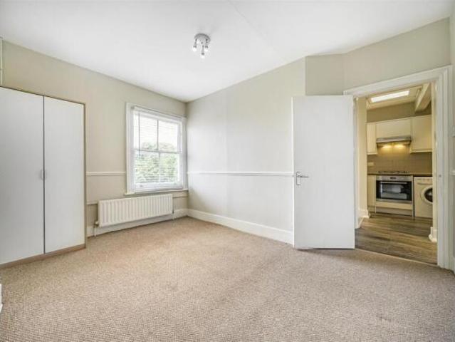 2 bedroom flat for rent in Lillieshall Road, Clapham, SW4