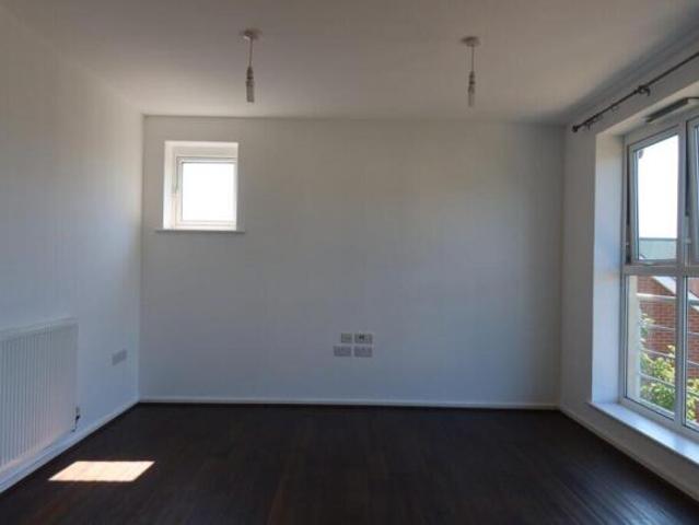 2 bedroom flat for rent in Lister Drive, Northfleet, Kent, DA11 8FF – 2 Bedroom Apartment, DA11