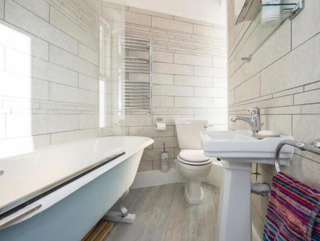 2 bedroom flat for rent in Liston Road, Clapham, SW4
