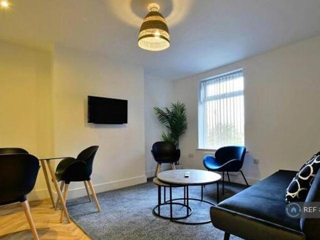 2 Bedroom Flat For Rent In Little Hulton, Manchester