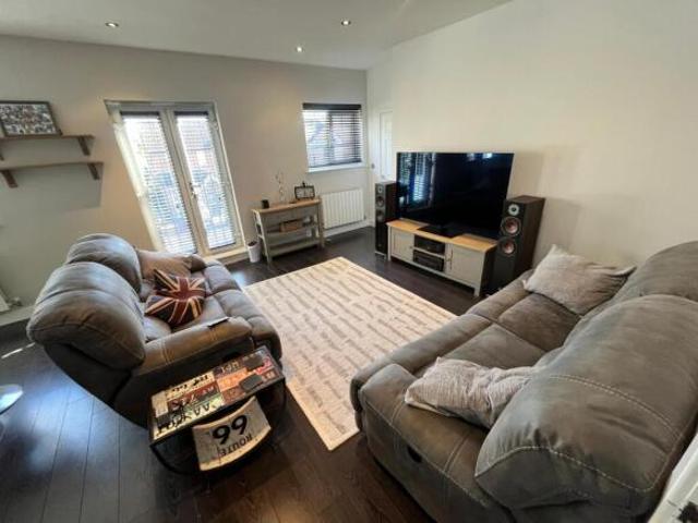 2 bedroom flat for rent in Little Paddocks, Bessacarr, DN4