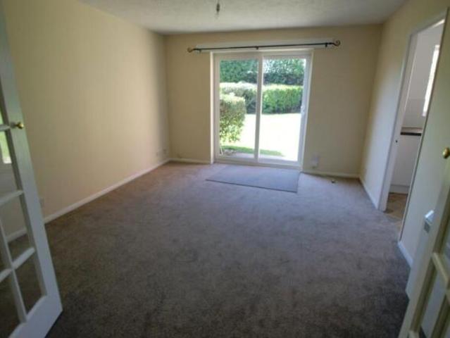 2 bedroom flat for rent in Littlebrook Avenue, Burnham, SL2