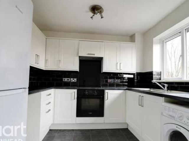 2 bedroom flat for rent in Littlebrook Avenue Burnham SL2