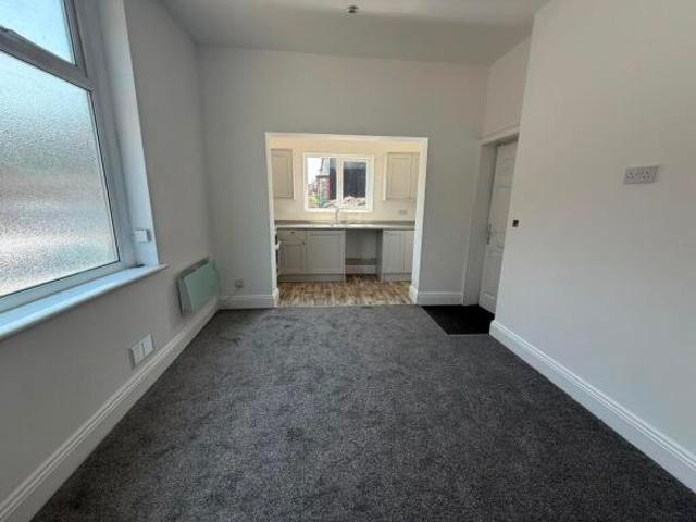 2 bedroom flat for rent in Liverpool Road, Manchester, M30