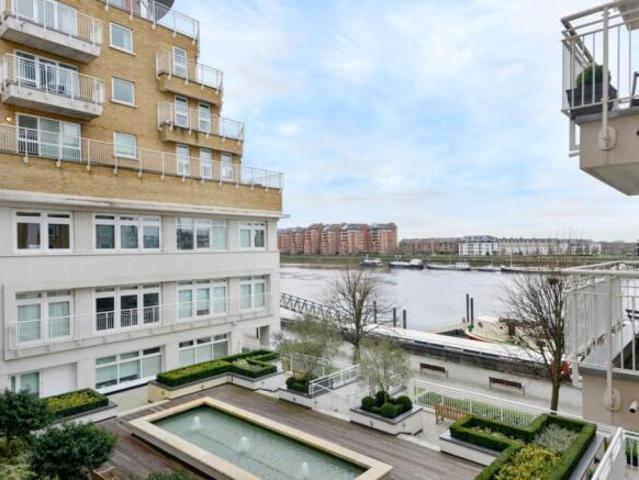 2 bedroom flat for rent in Lombard Road, London, SW11