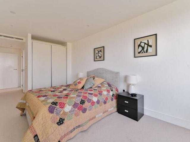 2 bedroom flat for rent in Lombard Wharf, Battersea, London, SW11