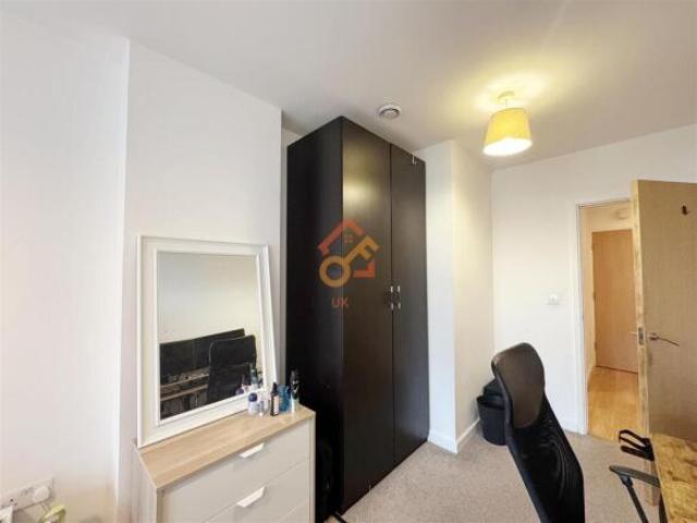 2 bedroom flat for rent in Lona Tower, 33 Ross Way, London E14