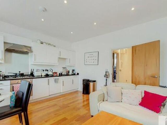 2 Bedroom Flat For Rent In London
