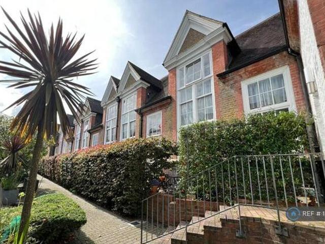 2 Bedroom Flat For Rent In London