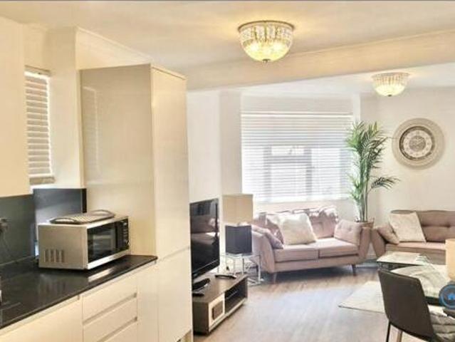 2 Bedroom Flat For Rent In London