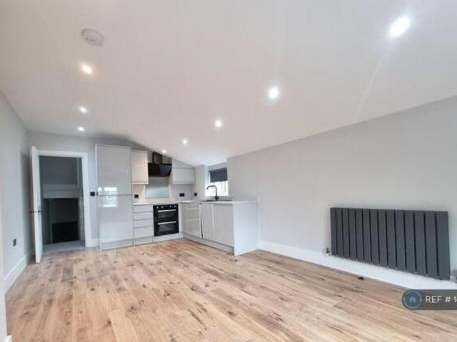 2 Bedroom Flat For Rent In London