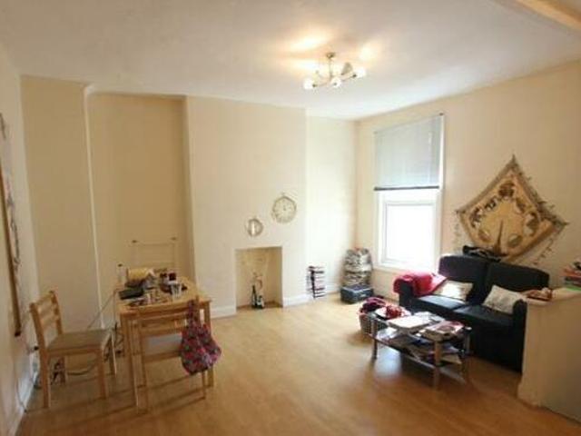 2 Bedroom Flat For Rent In London