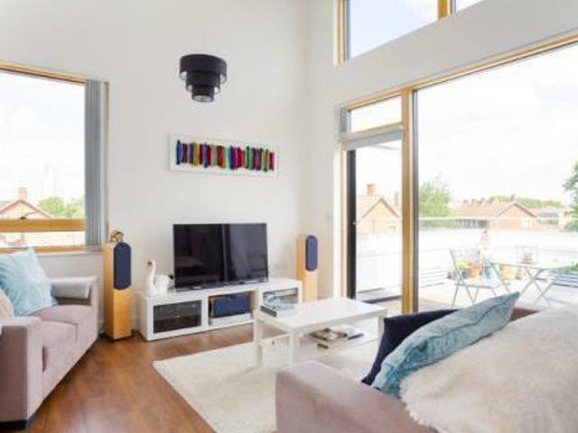 2 Bedroom Flat For Rent In London