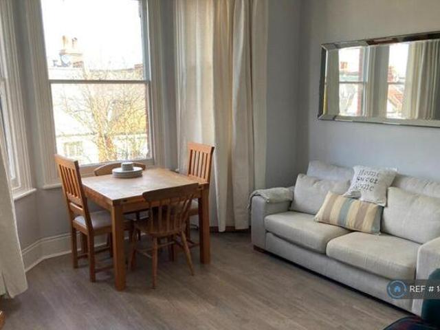 2 Bedroom Flat For Rent In London