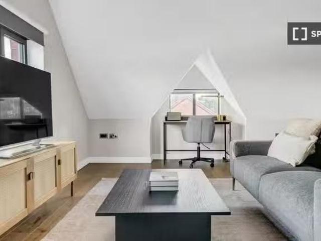 2 bedroom flat for rent in London