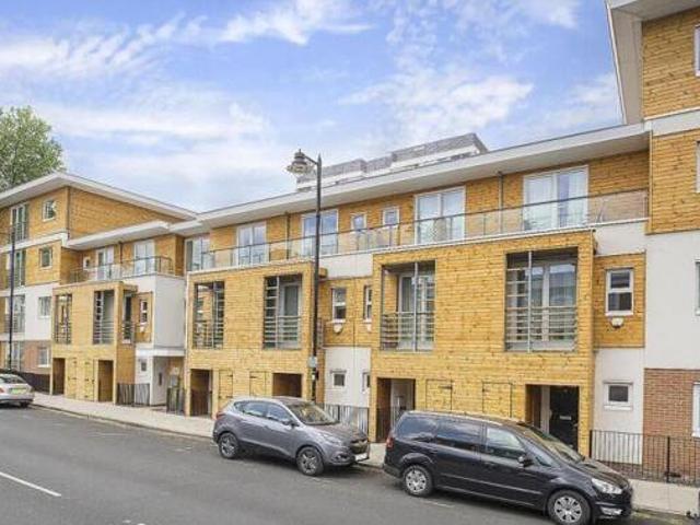 2 Bedroom Flat For Rent In London