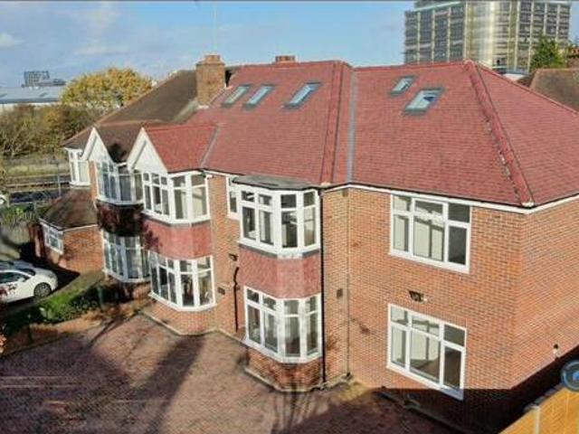 2 Bedroom Flat For Rent In London