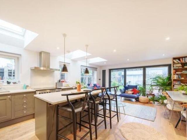 2 Bedroom Flat For Rent In London