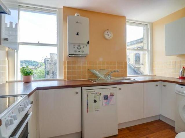 2 bedroom flat for rent in London Street, Bath, BA1