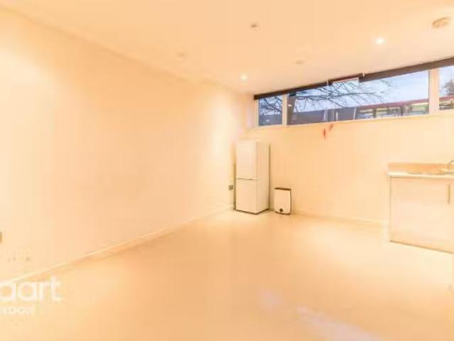 2 bedroom flat for rent in London Road, THORNTON HEATH, CR7
