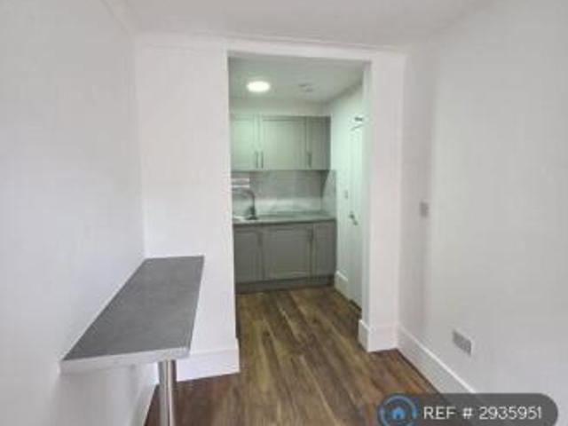 2 bedroom flat for rent in London Road, Thornton Heath, CR7