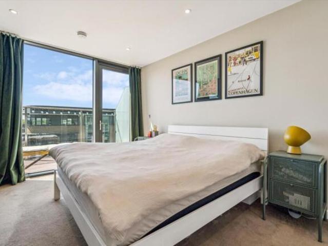 2 bedroom flat for rent in London Road, Twickenham TW1