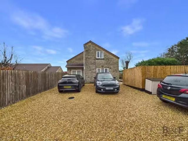 2 bedroom flat for rent in London Road, Warmley, BS30