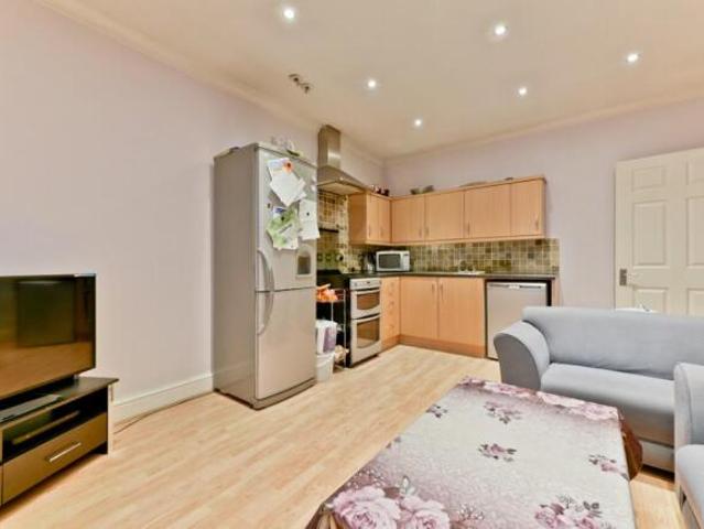 2 bedroom flat for rent in London Road, Worcester Park, Surrey, SM3