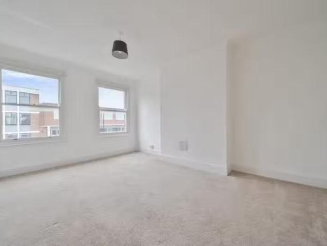 2 bedroom flat for rent in London Road BR1