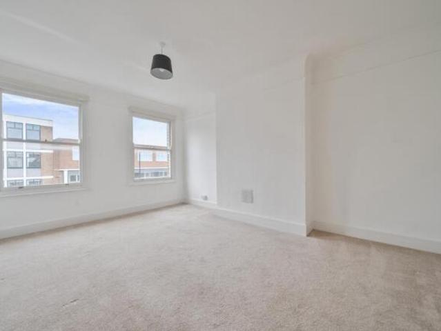 2 bedroom flat for rent in London Road BR1
