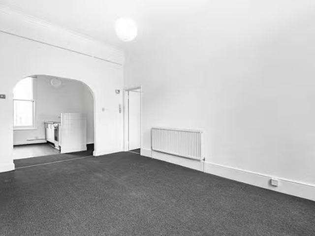 2 bedroom flat for rent in London Road BR1