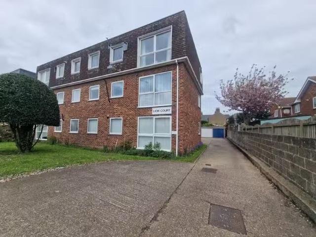 2 bedroom flat for rent in London Road, Deal, CT14