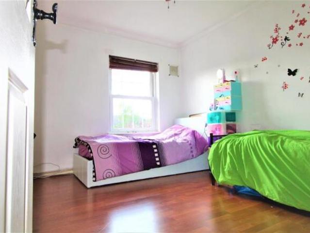 2 bedroom flat for rent in London Road, Enfield, EN2
