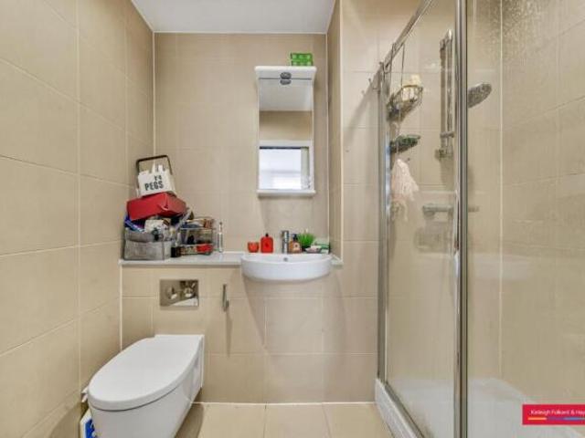 2 bedroom flat for rent in London Road, Enfield, EN2