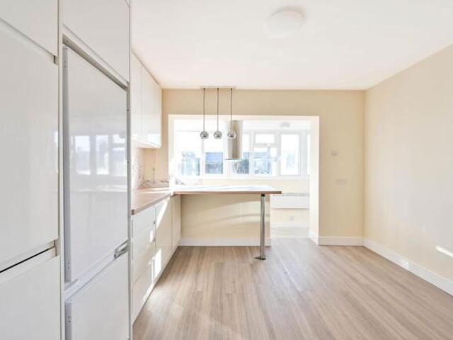2 bedroom flat for rent in London Road, Guildford, GU4
