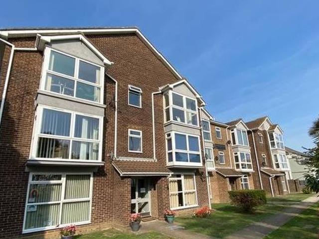 2 bedroom flat for rent in London Road Hadleigh SS7