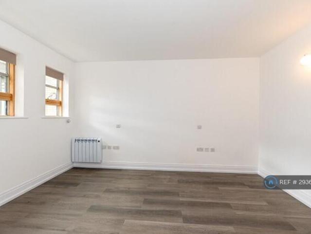 2 bedroom flat for rent in London Road, Isleworth, TW7
