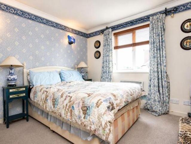 2 bedroom flat for rent in London Road, Isleworth, TW7