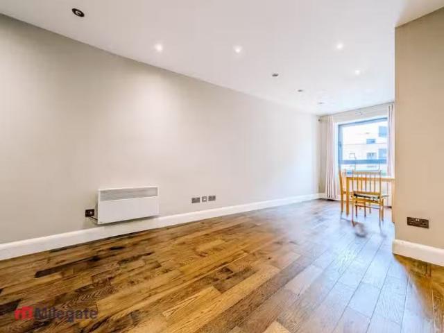 2 bedroom flat for rent in London Road, London, BR1