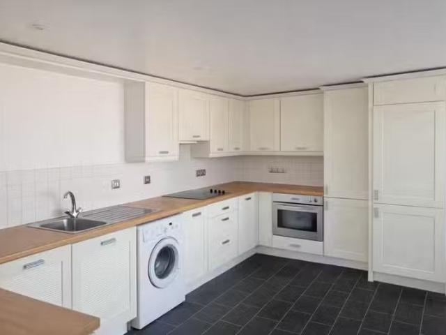 2 bedroom flat for rent in London Road, London, KT2 6QW, KT2