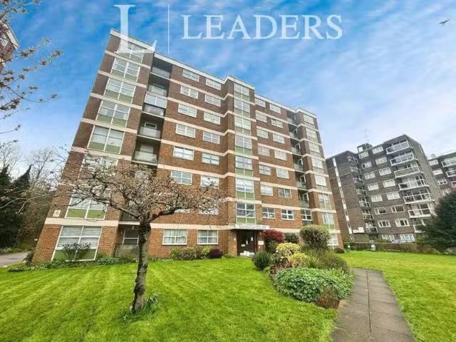 2 bedroom flat for rent in London Road, Patcham, Brighton, BN1