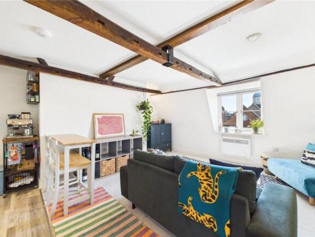 2 bedroom flat for rent in London Road, Reading, Berkshire, RG1