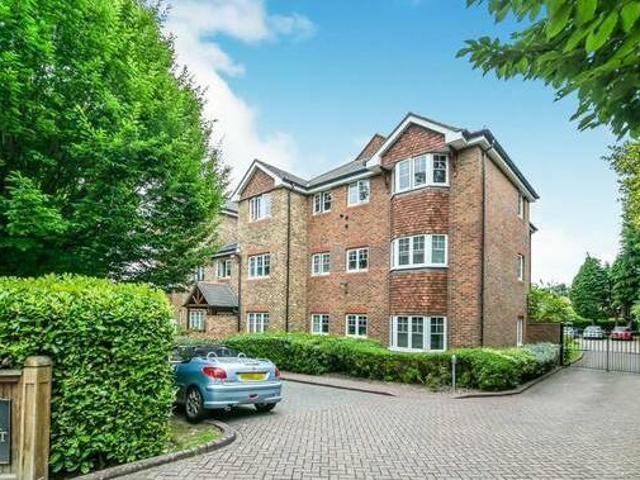 2 bedroom flat for rent in London Road RH19