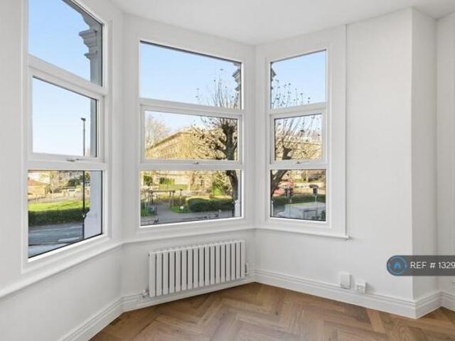 2 bedroom flat for rent in London, W3