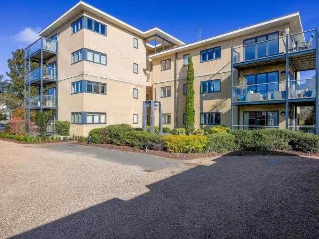 2 bedroom flat for rent in Long Road, Cambridge, CB2