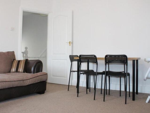 2 bedroom flat for rent in Longley Road, Harrow, HA1
