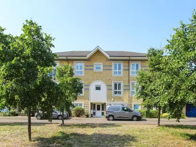 2 bedroom flat for rent in Longworth Avenue, Chesterton, Cambr.