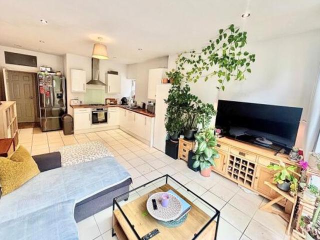 2 bedroom flat for rent in Lonsdale Road. Wanstead, E11 2PH, E11