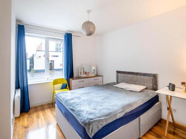 2 bedroom flat for rent in Lochrin Place, Tollcross, Edinburgh, EH3