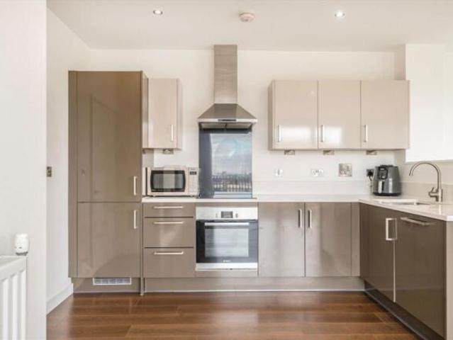 2 bedroom flat for rent in Lock Side Way, Gallions Reach, E16